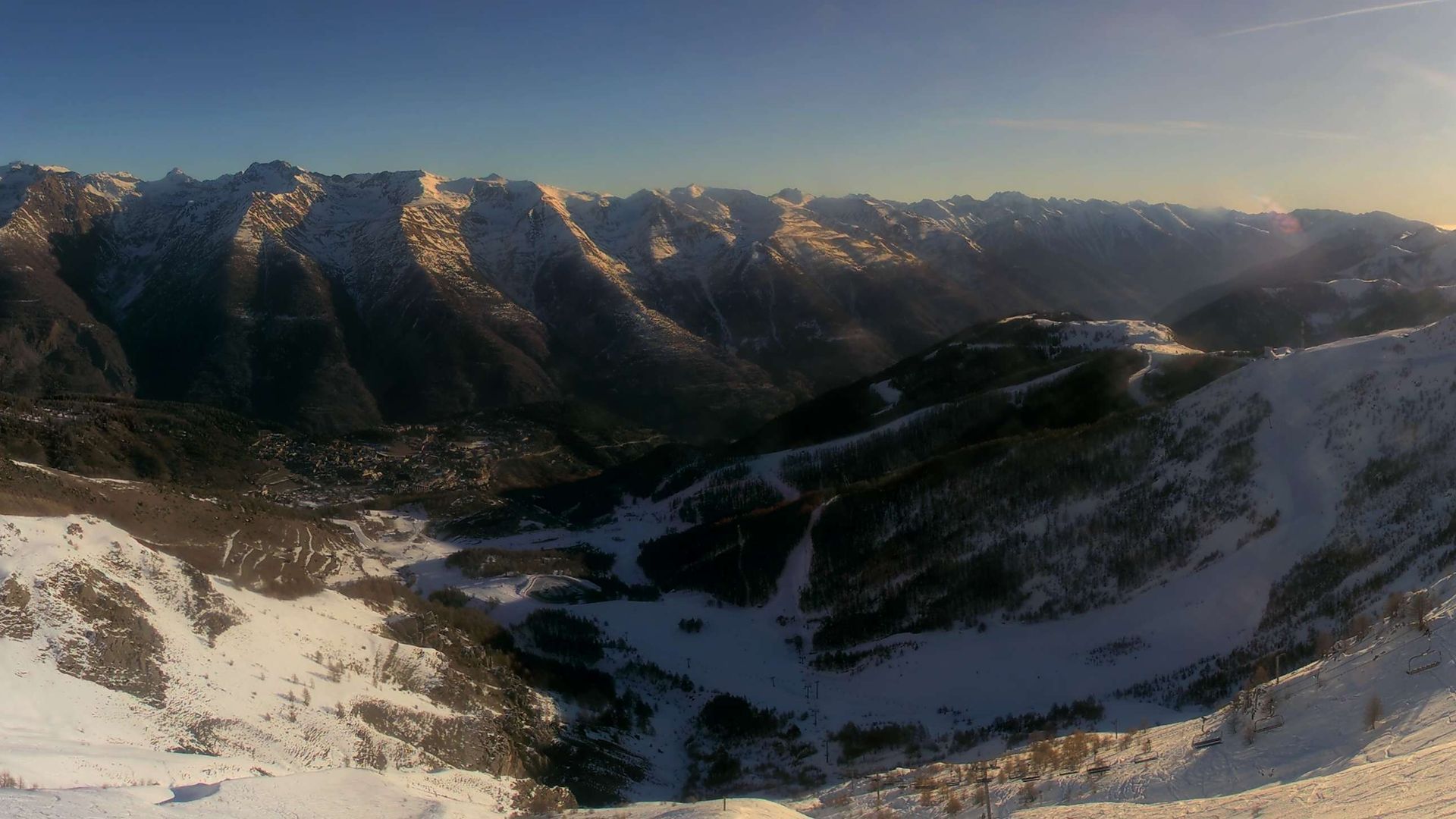 Webové kamery v okolí 44.25°S 6.75°V - meteoblue