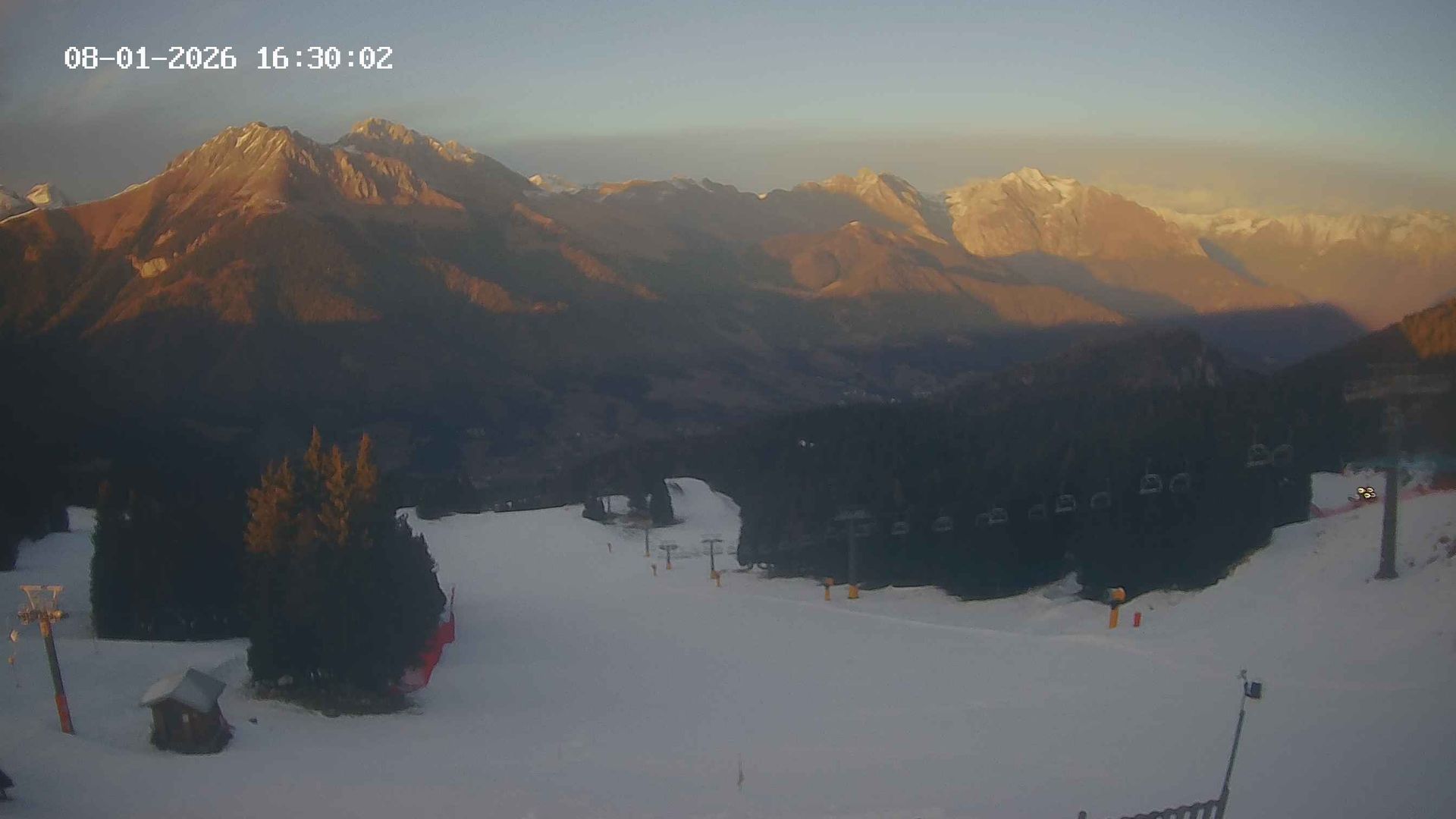 Webcams en torno de 45.86°N 10.13°E - meteoblue