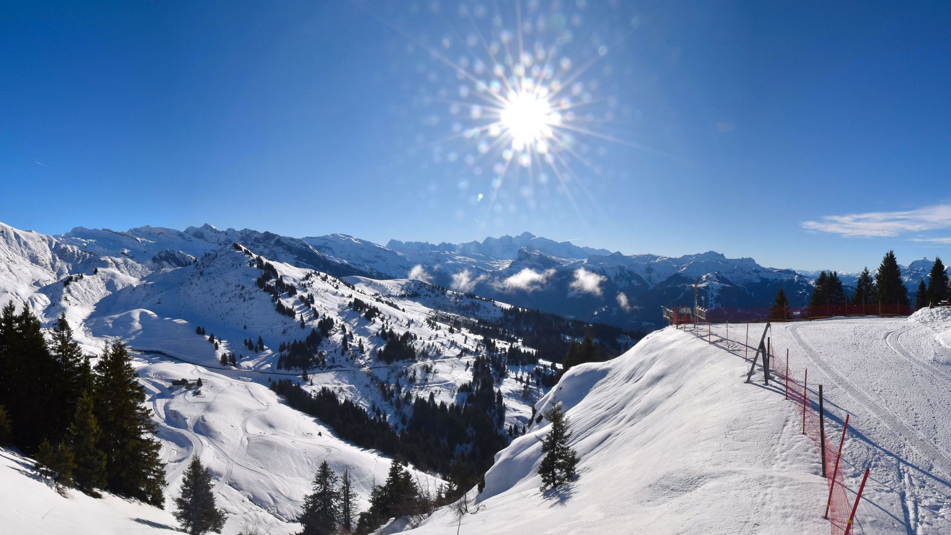 Webové kamery v okolí 46.08°S 6.73°V - meteoblue