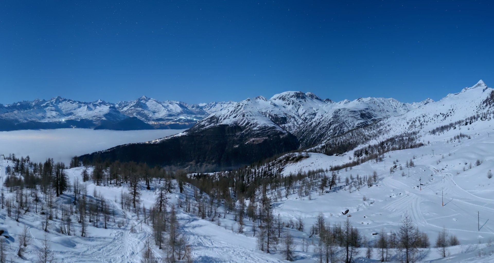 Webové kamery v okolí 46.28°S 8.07°V - meteoblue